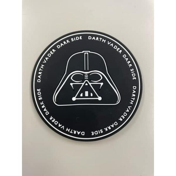imp. MAGNET COASTER DARTH VADER IMP-301-DV商品コード：55077834886型番：IMP-301-DVサイズ：ワンサイズ【素材】シリコン、マグネット【外形寸法】直径80mm×厚さ7mm