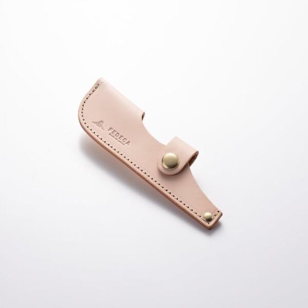 FEDECA 001139 レザーシース (タン, 小)三徳包丁用商品コード：55078147004型番：001139-parentサイズ：小カラー：タン【革の個性に関する注意事項】 下記注意事項を必読のうえ、ご理解、ご了承賜りますようお願...