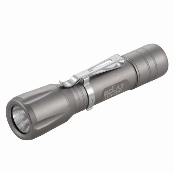LEDクリップ付き懐中ライト (品番)07-8271商品コード：55078158833型番：LHA-03A7 上向きでも下向きでも使えるクリップ付きです。 アルカリ乾電池付属で、すぐに使えます。 フルアルミボディで、スタイリッシュなフォルム...