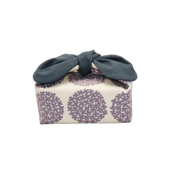 お弁当袋 保冷保温 ランチバッグ 紐なし 結ぶタイプ あづま袋 リボン あじさい (生成り×グレー)商品コード：55079290124型番：LB1カラー：生成り×グレー保冷・保温のお弁当袋で、お洗濯が可能です。一般的な保冷保温シートとは違い...