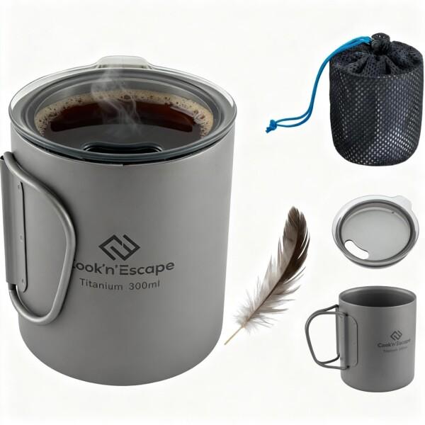 COOK'N'ESCAPE チタン マグカップ 300ml 蓋付き ダブルウォール 二重構造 保温 保冷 軽量 折りたたみ式ハンドル付き 純チタン製 アウトドア キャンプ 登山 ソロキャンプ 防災用 飲み口付き蓋 メッシュ袋付き商品コード：...