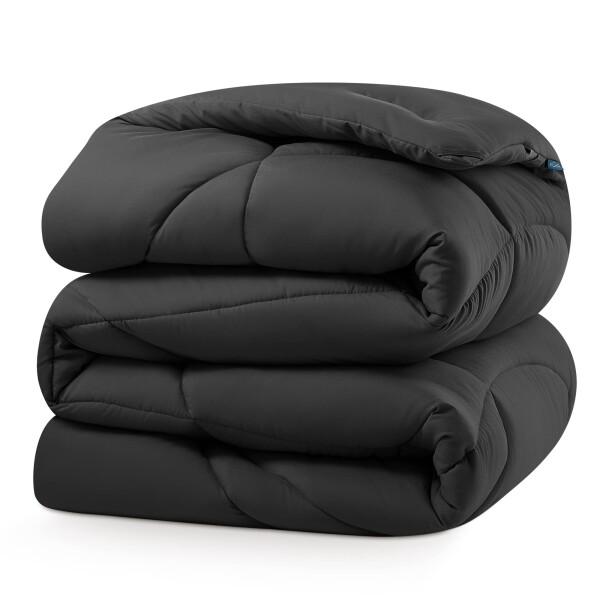 掛け布団 セミダブル 肌掛け布団 冬 暖かい 190x210cm 洗える 抗菌防臭 軽量 防ダニ 通気性 オールシーズン 羽毛布団 - 快適な睡眠を提供する 2.4kg ブラック商品コード：55079432634型番：Modernサイズ：1...