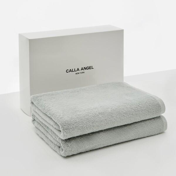 Calla Angel New York高級バスタオル 2枚組 高吸水 柔らかい 甘撚り 厚手 無地 上質コットン OEKO-TEX認証 ホテル仕様 ギフト 白箱入り アクアシリーズ 〔約60×120cm〕ライトブルー商品コード：55079...