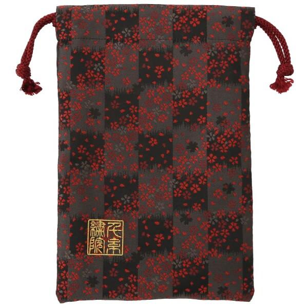 千糸繍院 西陣織 金襴 巾着袋（裏地付き） 黒市松小桜 中サイズ商品コード：55080859277型番：SSKF-161M京都・西陣織の金襴生地で仕上げた当店オリジナルの巾着袋(裏地付き)です。前面左下に当店ロゴ古印文字の刺繍を施しており、...