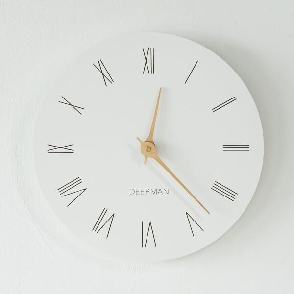 Deerman 電波時計 壁掛け時計 おしゃれ 静音 軽量 フラットウッド 電波式 秒針の音がしない ウォールクロック 北欧 壁掛け 装飾 贈り物 リビング 寝室 オフィス用 新築祝い (直径30cm/ 12インチ) White・ローマD商...