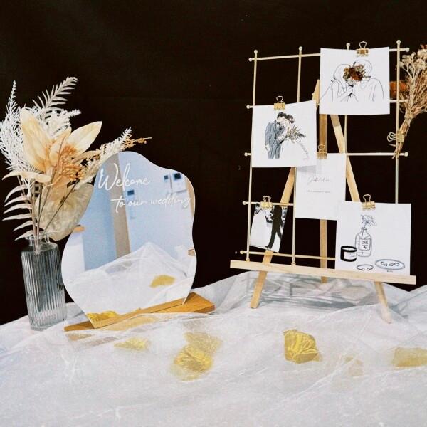 ウェルカムスペース フォトフレーム ウェーブミラー ウェルカムミラー イーゼル オーガンジーライト 写真立て商品コード：55080863938サイズ：中型カラー：ゴールドフォトフレーム:クリップ12個付属。明るいゴールドがウェルカムスペース...