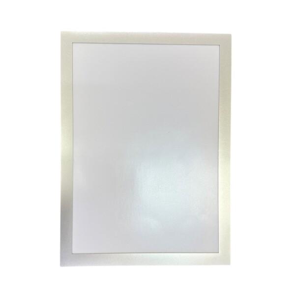 (nico nimo) ピタフレ ポスターフレーム 2枚入 裏面透明両面テープ ポスターフレーム 額縁 (シルバー, A5)商品コード：55080864040型番：PF-0A3サイズ：A5カラー：シルバー【特徴】 ・マグネット式の枠でポスタ...