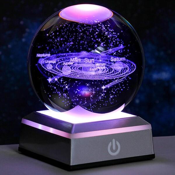 クリスタルボール 銀河系 太陽系 誕生日 プレゼント 透明 水晶玉 LEDライト オシャレ インテリア 間接照明 オシャレ 癒しグッズ 母親 妻 彼女 オシャレ プレゼント 記念日 卒業祝い 父の日 恋人 彼氏 友達 ギフト商品コード：55...