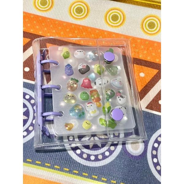 シール帳 シール手帳 かわいいが詰まった他にはない夢のシール帳 (パープル, XSサイズ)商品コード：55080914252型番：Prod-it1-832サイズ：XSサイズカラー：パープル【クリアデザインで中身が見やすい】 外側が透明なので...