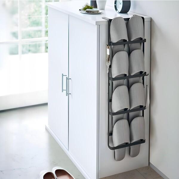 (Maplefea)壁掛けスリッパラック 4段 シューズラック 玄関収納 引っ掛け式 取り付け簡単 穴開け不要 省スペース 安定性 ステンレス製 大容量 サンダル収納 フック付き シンプルデザイン 室内収納 玄関収納 壁面収納 扉収納 バス...