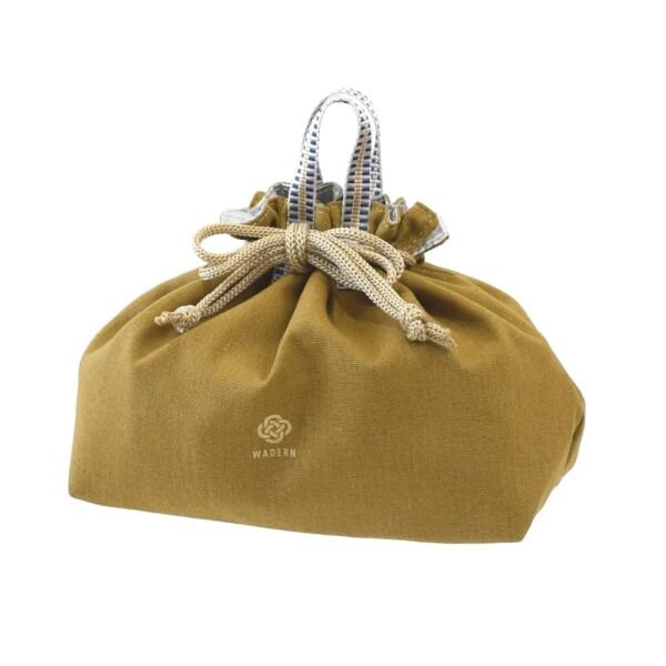 Sabu わだんみずは ハンドル付巾着 イエロー 424618商品コード：55081307098型番：424618サイズ：巾着カラー：イエローカラー:イエロー素材:表地:綿70%麻30%　 裏地:ポリエステル100%(シルバーコーティング)...