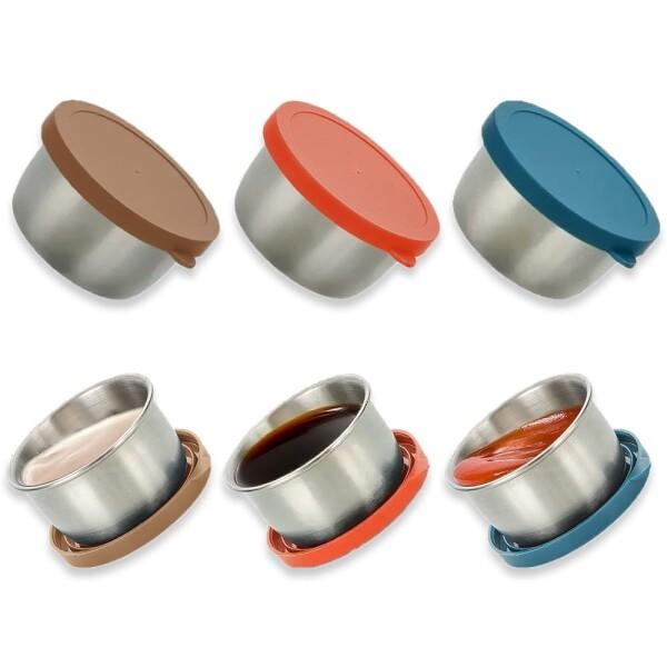 WIOOYIUU 3個入 ドレッシング容器 お弁当用 ソース入れ ステンレス製 40ml 密閉蓋付き サラダカップ サラダ用弁当箱対応 再利用可能 サラダ 弁当箱用調味料カップ 蓋は赤・青・茶の3色セットで商品コード：55081310380...