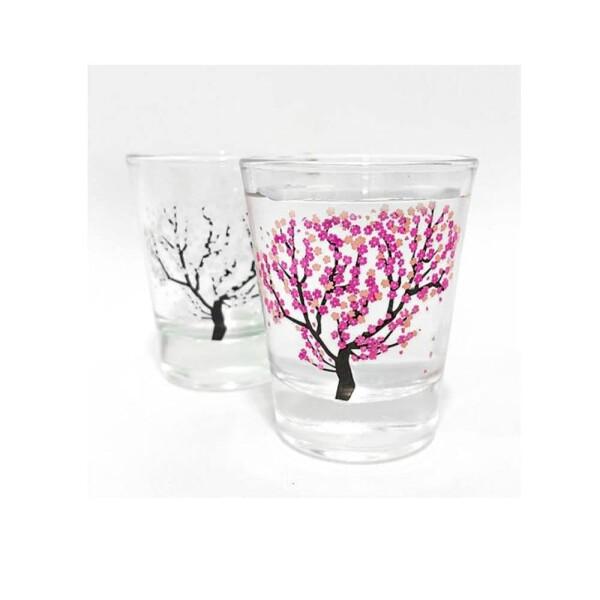 色が変わる桜の感性あふれる韓国焼酎のグラス、 ウイスキー、テキーラ、日本酒、その他の酒類が使用可能 (Soju(4個セット))商品コード：55081362895型番：Soju(4個セット)サイズ：1.3 Ouncesカラー：透明? お酒を注...