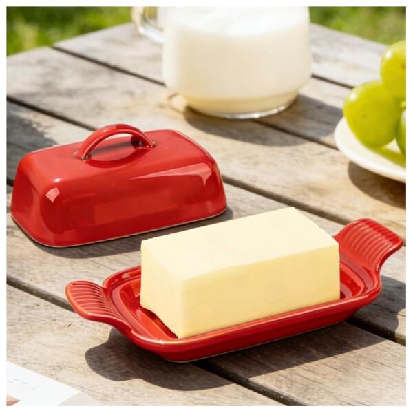 UMYLOVの250g用セラミックバターディッシュ、赤、21cmx10.6cmx8cm、蓋付き、滑り止め付き、食器洗い機対応商品コード：55081365799型番：LR030カラー：赤美しく実用的:純粋な手作りのデザイン、エレガントな純白、...