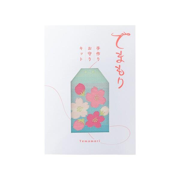 てまもり (temamori) 手作りお守りキット (サクラサクブルー)商品コード：55081373062サイズ：縦7.6×横4.8cmカラー：サクラサクブルー手作りお守りキット寸法:縦 7.6cm×横 4.8cm(完成時)キットに含まれる...