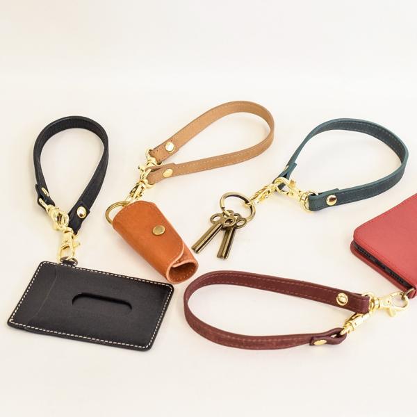 持ち物に合わせてカスタマイズ可能いろんなものに相性の良いストラップ本革とゴールドの金具で上品に。ハレルヤのレザーグッズはもちろん、いろんな小物に合わせてお使いください。・お財布につけて少し個性的に・通勤、通学にはカバンにつけてIDケーススト...