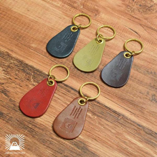 栃木レザーと真鍮で仕上げたシンプルでお洒落な靴ベラ。キーリングやキーケースにつけることができます。