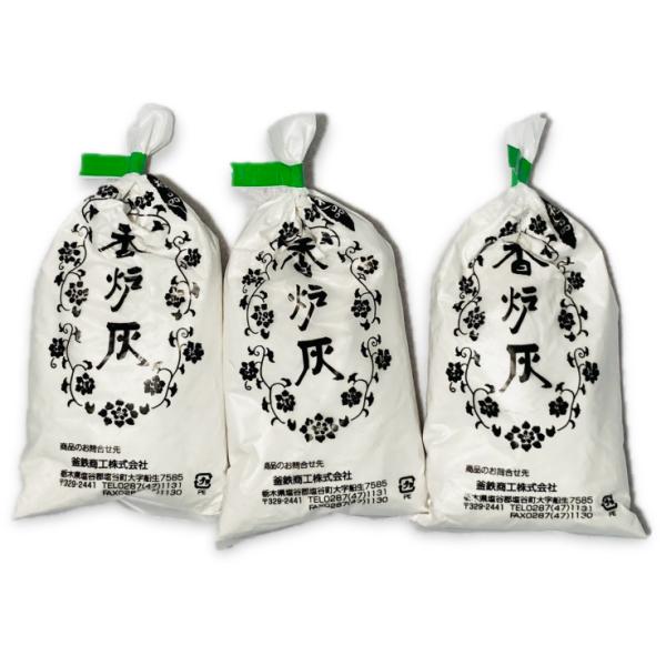 箱は、ネコポスの厚さ制限の為、箱無しで発送いたします。お線香の燃え残りの少ない品です。但し、灰が柔らかい（フワフワしている）ので、お線香を立たせても、倒れやすいです。灰は多めがよろしいかと思います。約２８ｇ入りｘ3袋こちらは3袋入の商品にな...