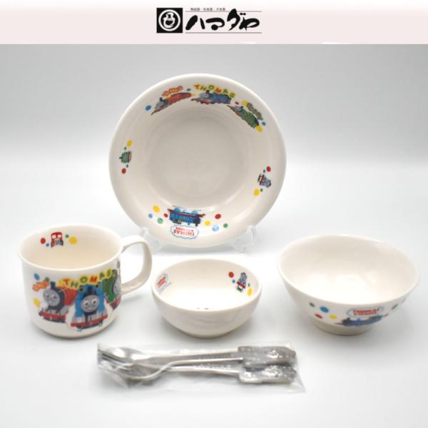 【発売日：2024年02月03日】子供に人気のキャラクター きかんしゃトーマス入りのギフト用セットです。　商品：お皿　お椀　小鉢　マグカップ  スプーン・フォーク付【大きさ】皿 口径:15cm 高さ:3.5cm 小鉢 口径:8cm 高さ:3...