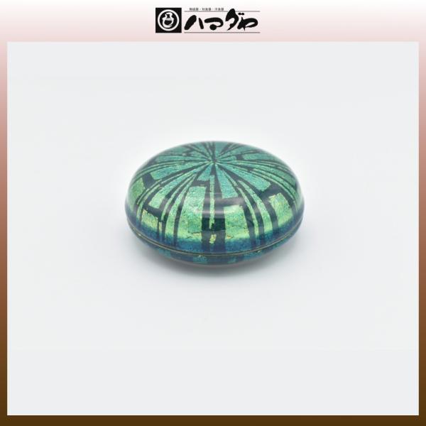 【発売日：2019年12月01日】小野珀子は、女性では2人目となる日本陶磁協会賞を受賞しています。平成4年には、佐賀県の重要無形文化財の技術保持者に指定され、金彩による煌びやかな装飾を施す釉裏金彩（ゆうりきんさい）や金襴手（きんらんて）など...