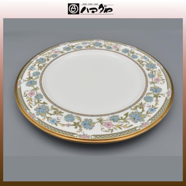 【発売日：2019年12月01日】愛知県名古屋市本社や工場を置く世界最大級の高級陶磁器・砥石メーカーです。ボーンチャイナのボーン（BONE）とは“骨”を意味する英語で、ボーンチャイナとは原料に牛のボーンアッシュ（骨灰）を加えた磁器の種類を表...