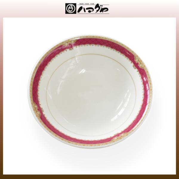 【発売日：2025年10月25日】ノリタケの「ボーンチャイナ スタジオコレクション GRANADA（グラナダ）」は、洗練されたデザインと上質な素材が融合した洋食器シリーズのひとつです。「GRANADA」はスペインの都市名に由来し、異国情緒を...
