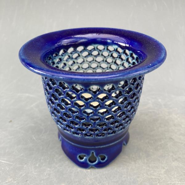 お手持ちの富貴蘭、セッコク花物、ウチョウランがワンランクアップ！外国の方へのプレゼントにもどうぞ。１６代目小野利兵衛作　瑠璃釉透かし彫り鉢