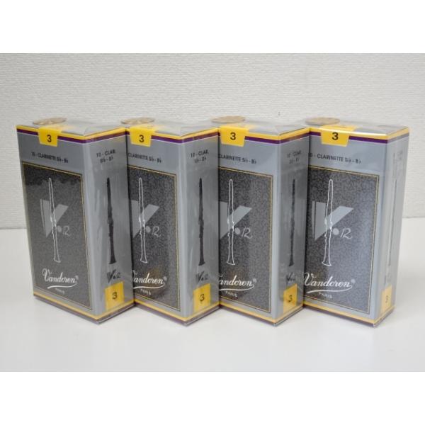 B♭クラリネット用リードV.12リードは、アルトサクソフォン用リードと同じ太さのケーンから作られます。したがって、ヒールが厚く、トラディショナルより若干ティップが厚く、パレットが長くカットされています。パレットが長いということは、振動しやす...