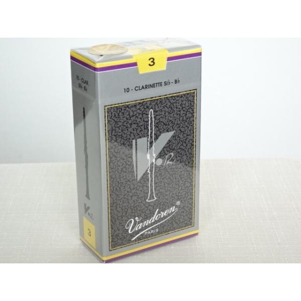 B♭クラリネット用リードV.12リードは、アルトサクソフォン用リードと同じ太さのケーンから作られます。したがって、ヒールが厚く、トラディショナルより若干ティップが厚く、パレットが長くカットされています。パレットが長いということは、振動しやす...