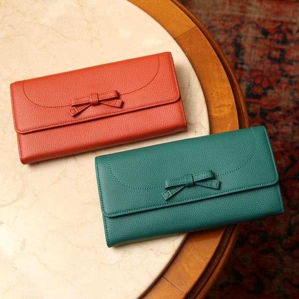 ※ヴィオーラブルー・サニーローザのご紹介は終了いたしました。■サイズ：縦/約9.5cm横/約19cm厚み/約3.5cm重さ/約200ｇ※サイズは外寸です ■素材：ボディ/牛革内装/レーヨン ■仕様：お札ポケット×2フリーポケット×3専用カー...