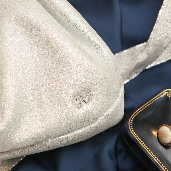 ■サイズ：縦/約14cm上横/約15.5cm下横/約26cmマチ/約14cmハンドル立ち上がり約6cm 重さ/約355ｇ（ショルダー含む）※サイズは外寸です ■素材：表/ゴート革裏地/レーヨン ■仕様：内側オープンポケット×2