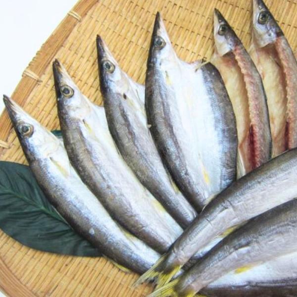 ■内容：大２枚■産地：三重県尾鷲市九鬼町※時期により、別地域産（尾鷲周辺地域、高知）のものを使用する場合がございます。■配送：クール便■賞味期限：冷蔵１週間、冷凍１ヶ月淡白で上質な身を薄塩で味付けして、丹精込めて天日で干し上げました。昔から...