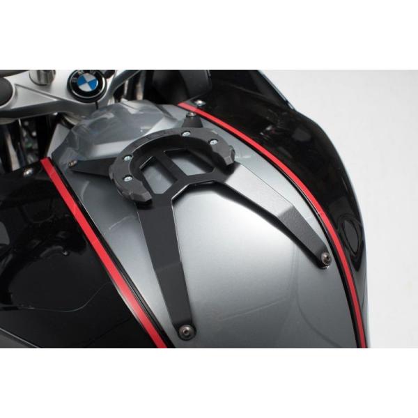 【適合車種】BMW F800GT　【商品説明】EVOタンクバッグシリーズを装着するためのアタッチメントです。 ●適合メーカー：BMW アダプタータイプ（F800GT/R/ST） ●固定方法：アダプター ●※商品画像は代表的な商品のサンプル画...