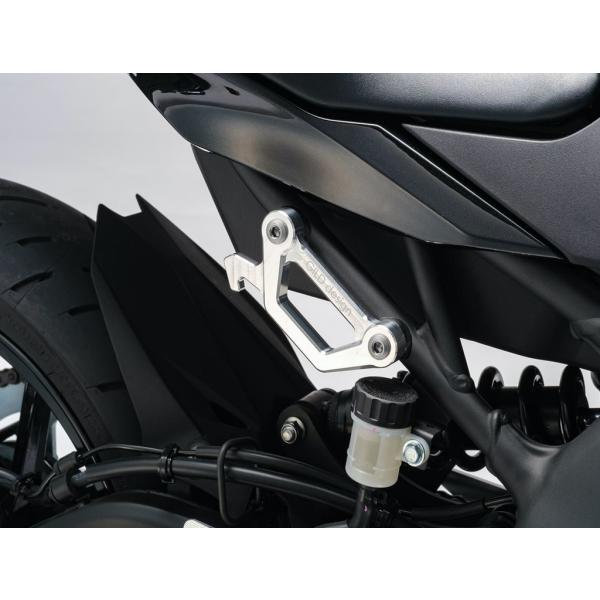 【適合車種】ZX-25R/SE　【適合年式】2020年　【商品説明】【素材】A6061  ●【表面処理】シルバーアルマイト  ●※左右共通  ●※メーカー都合により商品の仕様変更がある場合がございます。ご了承ください。  ● ●純正タンデム...