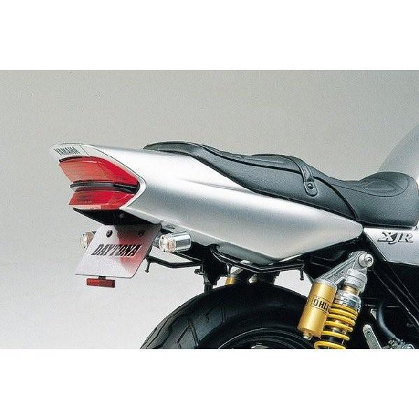 【適合車種】XJR400R　【適合型式】4HM9〜　【適合年式】98〜08年　【備考】※アルミナンバープレートホルダー併用不可。 ※純正小物入れ使用可能。　【商品説明】フェンダーレスキット（スリムリフレクター付属） ●すっきりしたリア回りを...