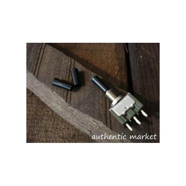 防水トグルスイッチ専用のキャップです。付けるとボタンを押し易くなります。色と、形に種類がありますのでご確認下さい。こちらの商品はラウンド、色は黒になります。※キャップのみです。スイッチ本体は商品に含まれません。ご注意下さい。【品名】トグルス...