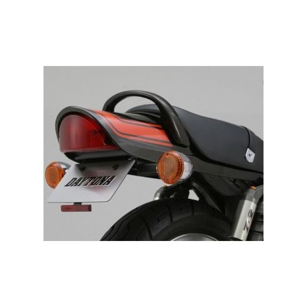 スッキリしたリヤ回りを演出するフェンダーレスキットです。ナンバープレート取付角度は45度に設計。車種専用取付ステー・リフレクター＆ステーなど必要な部品が一式付属しております。別途購入いただく部品が必要ない安心の保安基準適合ボルトオンキットで...