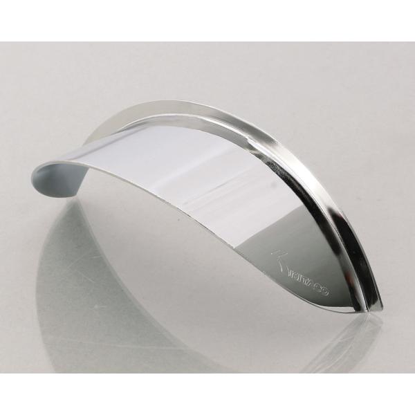 【適合車種】スーパーカブC125　【適合型式】JA48　【商品説明】ノーマルヘッドライトに装着できるお洒落なヘッドライトバイザー。ヘッドライトリム挟み込み、両面テープ貼り付け装着です。 ●スチール製 ●クロームメッキ仕上げ ● ●【適合車種...