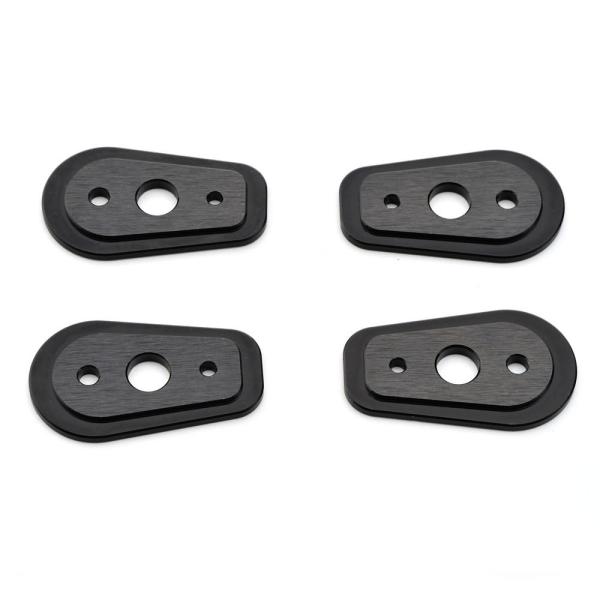 【適合】汎用　【商品説明】ノーマルウインカーの取付穴を利用し、デイトナ製D-Light STELLARを取り付けるためのアダプター。 ●ノーマルウインカーを取り外した穴に、表と裏から2枚づつプレートをはさんで使用します。 ●アルミ製ブラック...