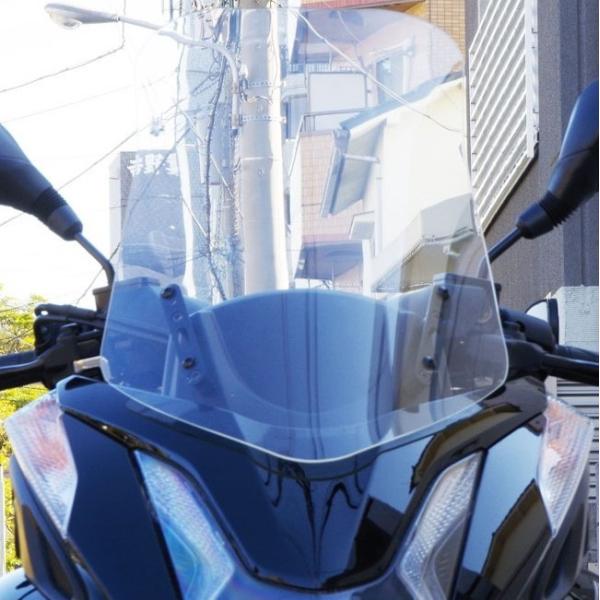 【適合車種】トリシティ（TRICITY）　【適合型式】EBJ-SE82J/2BJ-SEC1J　【備考】縦幅560mm（ノーマル350mm）・厚さ3mm。　【商品説明】YAMAHA純正オプションのナックルバイザーとの同時装着が可能です。●縦幅...