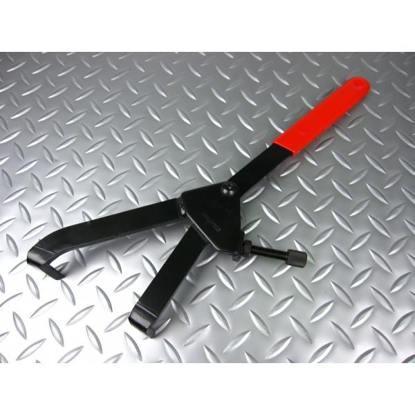 【適合】汎用　【商品説明】クラッチホルダー 爪タイプはバイクの多板クラッチの固定（回り止め）に使用します。 ●仕様 ●全長 360mm ●開口幅 75〜125mm ●ツメ長さ 30mm ●重量 615g ●材質 カーボンスチール