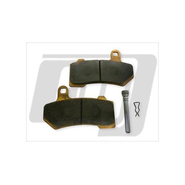 08年以降 ツアラー フロント用 ブレーキパッド シンタードメタル（焼結金属）。シンタードはディスクへの攻撃性が高いと思われがちですが、熱溶隔素材を含みディスク表面に一種の保護層を作り攻撃性を弱めています。また雨天走行時も安定した効きを保ち...