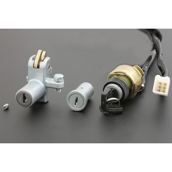 【適合車種】Z750D1　【備考】※メーカー欠品中には入荷までに数週間以上のお時間を要する場合がございます。　【商品説明】イグニッションスイッチとシート&amp;ハンドルロックのオールインワンセット。もちろん3ヶ所統一キーナンバーでのデリバ...