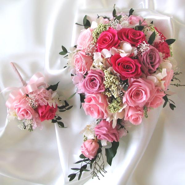 ■形　　態　 オーダーメイドプリザーブドフラワーブーケ ■花 　 材 ・ローズ・カスミソウ・アジサイ・グリーン （以上プリザーブド）・その他小花・リボンなど（オーダーにより花材が異なります） ■サ イ ズ 参考画像の商品は約１８×３３cm■...