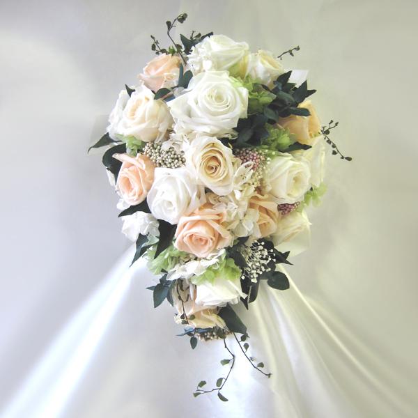 ■形　　態　 オーダーメイドプリザーブドフラワーブーケ ■花 　 材 ・ローズ・カスミソウ・アジサイ・グリーン （以上プリザーブド）・その他リボンなど（オーダーにより花材が異なります） ■サ イ ズ 参考画像の商品は約１８×３３cm ■サー...