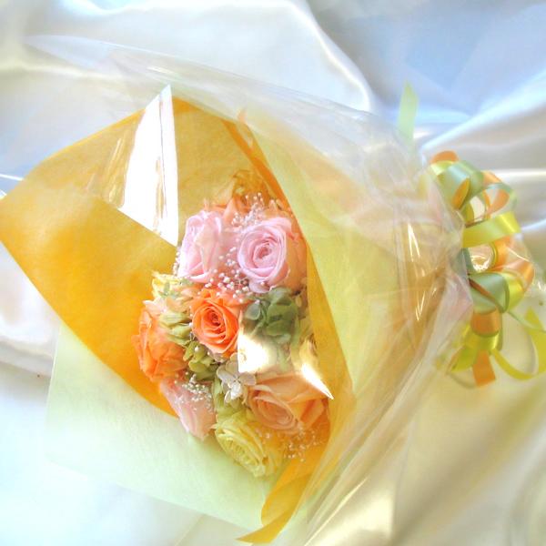 ■形　　態　 プリザーブドフラワーアレンジメント ■花 　 材 ローズ・アジサイ（以上プリザーブド）　その他：ラッピング・リボン■サ イ ズ 約幅20cm×丈約28cm（お花の部分） ■サービス ・プリザーブドフラワー取扱説明書・ギフト用ラ...