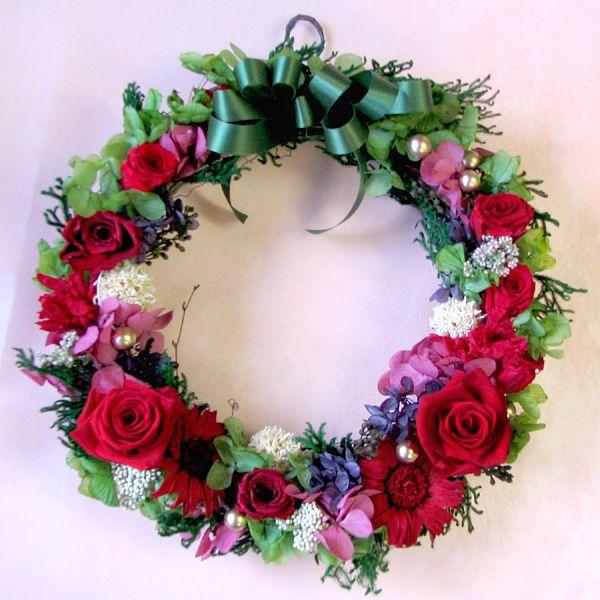 ■形　　態　 プリザーブドフラワーリース■花 　 材 ・ローズ・アジサイ・ライスフラワー・ストーべグリーン(以上プリザーブド）その他：リボン・ゴールドボールピック他■サイズ直径約27cm■サービス・プリザーブドフラワー取扱説明書・ギフト用ラ...