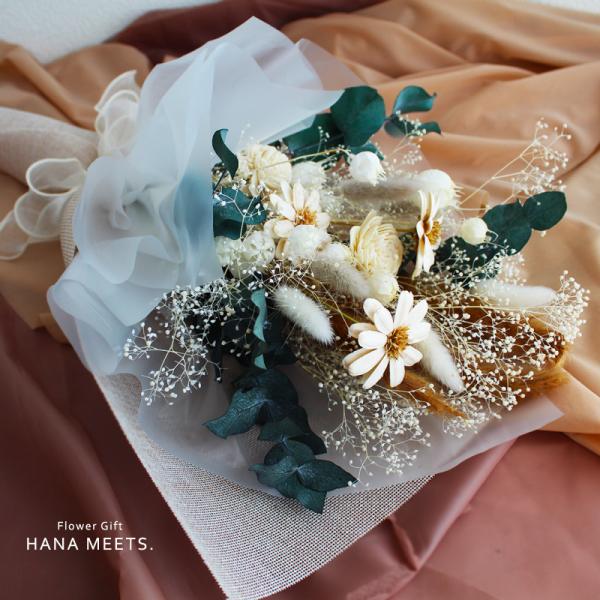 ナチュラル素材のドライフラワーを沢山使用したブーケです。スタッフが1つ1つ手作りで仕上げております。＜仕様＞　　・花材 ： ソーラーローズ ・ユーカリ ・テールリード ・カスミ ・フーセンポピー ・ラグラス ・マーガレットフラワー　　・サイ...