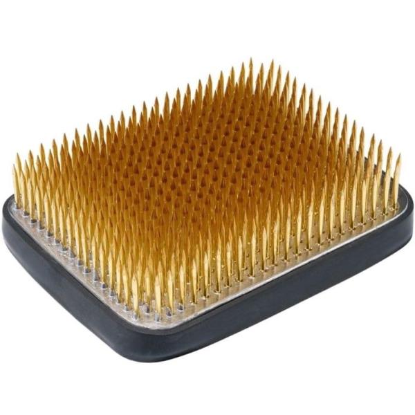 【商品概要】サイズ:長辺99×短辺76×高さ25mm重量:770g針寸法:太さ直径1.6×高さ15mm材質:台/鉛、針/真鍮【商品説明】【商品詳細】ブランド：石崎剣山商品種別：DIY・工具・ガーデン商品名：石崎剣山 ハナカツ 剣山 特大角 ...