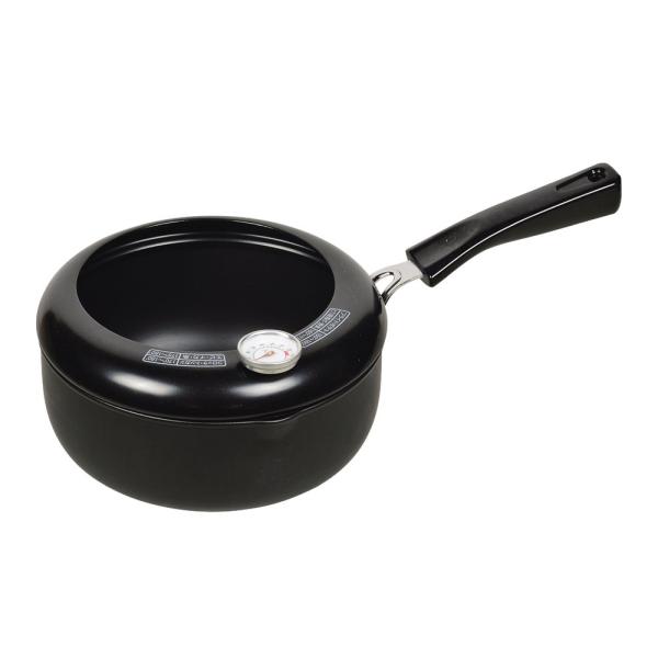 【商品概要】製品サイズ:(約)全長36.5×幅21×高さ11.5cm、鍋の縁の高さ7.9cm材質:本体・フード/鉄(シリコーン樹脂塗装)、取っ手/フェノール樹脂(耐熱温度150度)、温度計/バイメタル式原産国:中国底の厚さ:1.2mm満水容...